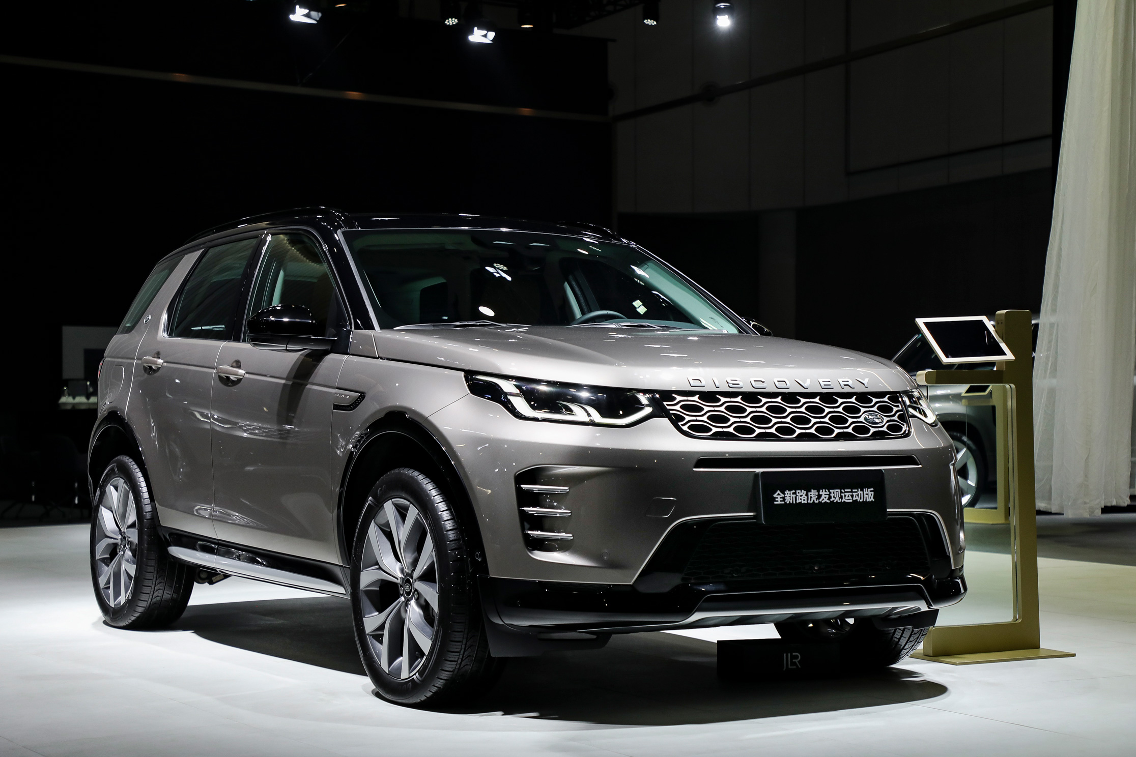 Trendsetting Masterpiece, Outstanding StyleThe new Jaguar E-PACE is ...