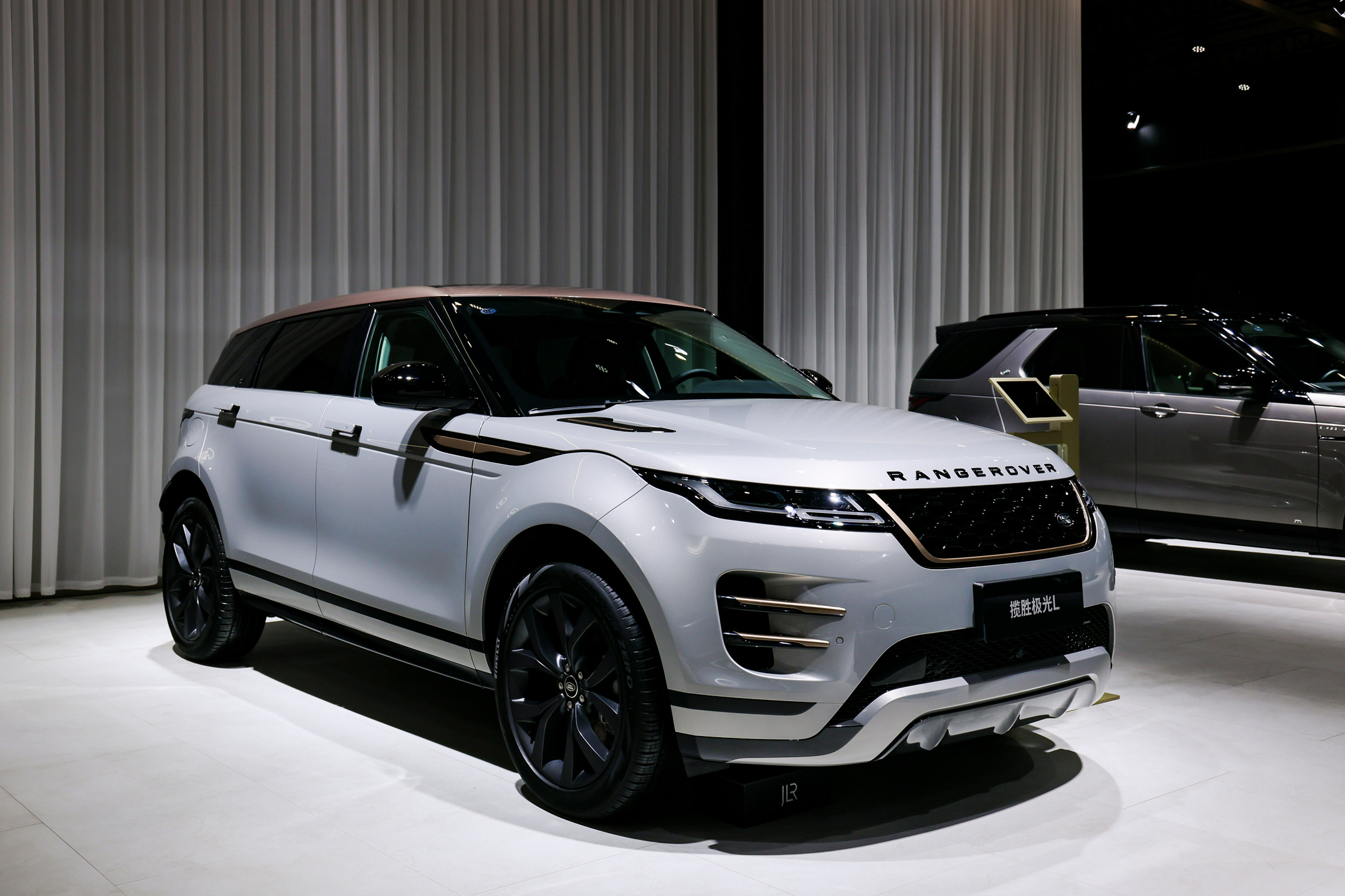 Trendsetting Masterpiece, Outstanding StyleThe new Jaguar E-PACE is ...